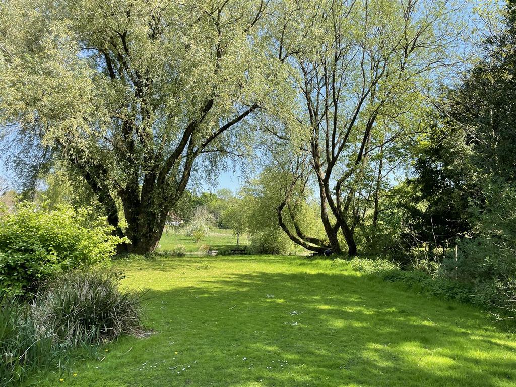 Headbourne Worthy Land - £400,000