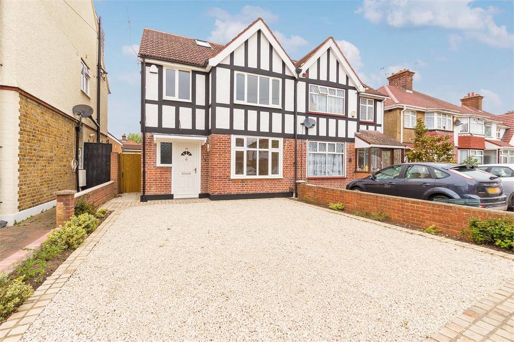 Wimborne Avenue, Hayes UB4 4 bed semi-detached house - £2,600 pcm (£600 pw)