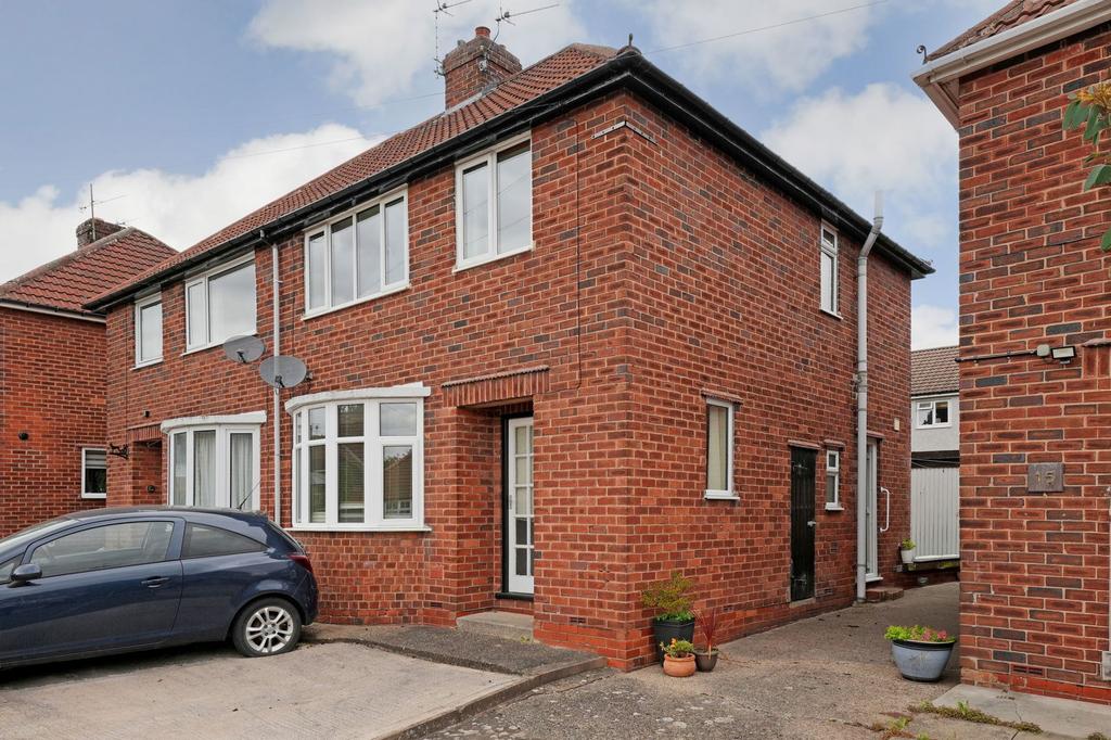 Robert Close, Dronfield S18 3 bed semi-detached house for sale - £200,000