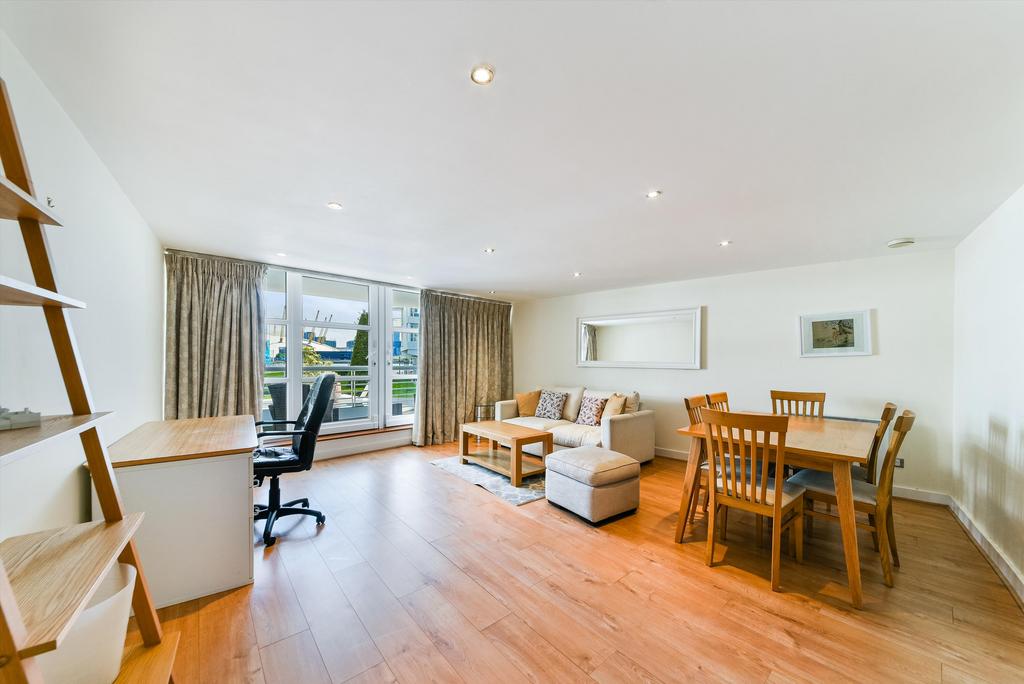Pierhead Lock, Manchester Road... 2 bed flat to rent - £2,058 pcm (£475 pw)