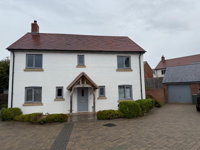 GARNSTONE DRIVE, WEOBLEY HR4 4 bed detached house to rent - £1,450 pcm ...