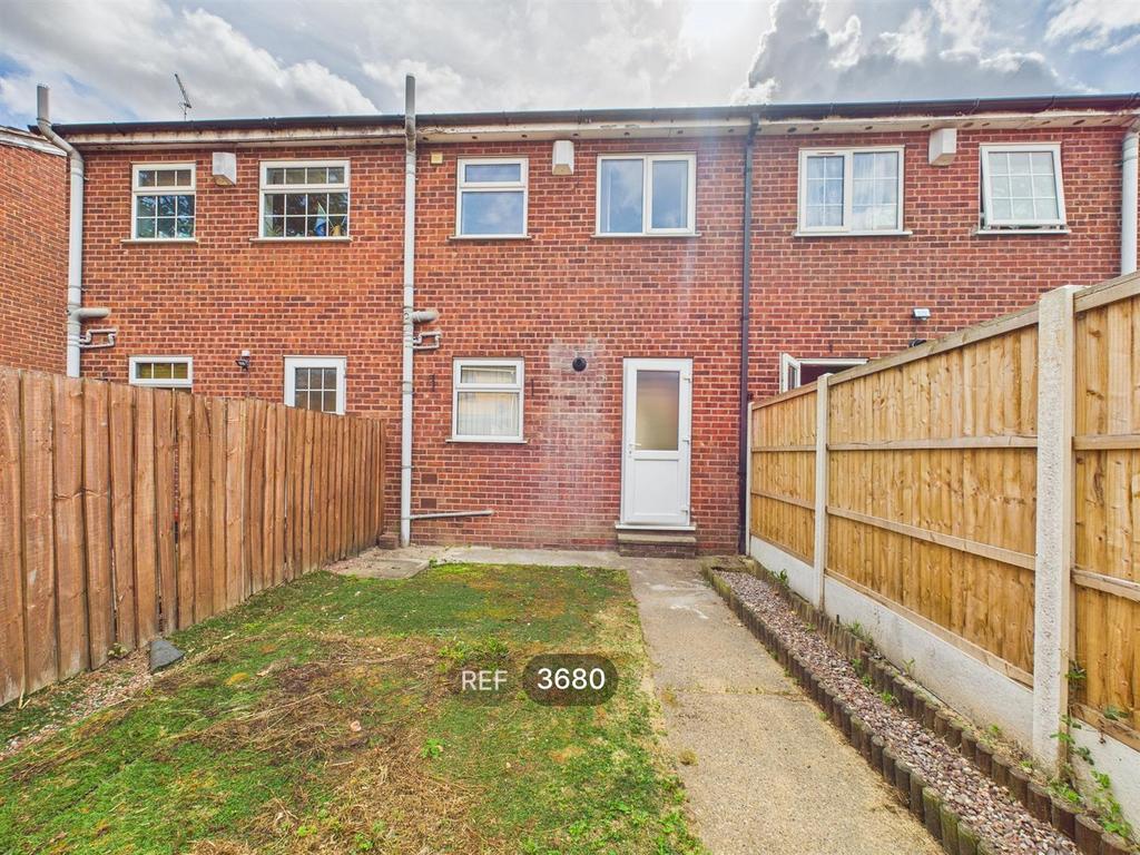 Nottingham NG6 2 bed terraced house - £850 pcm (£196 pw)