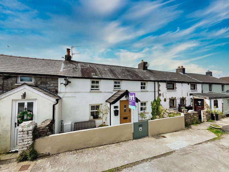 3 Rees Row, Bryncethin, Bridgend... 2 bed terraced house - £895 pcm (£ ...