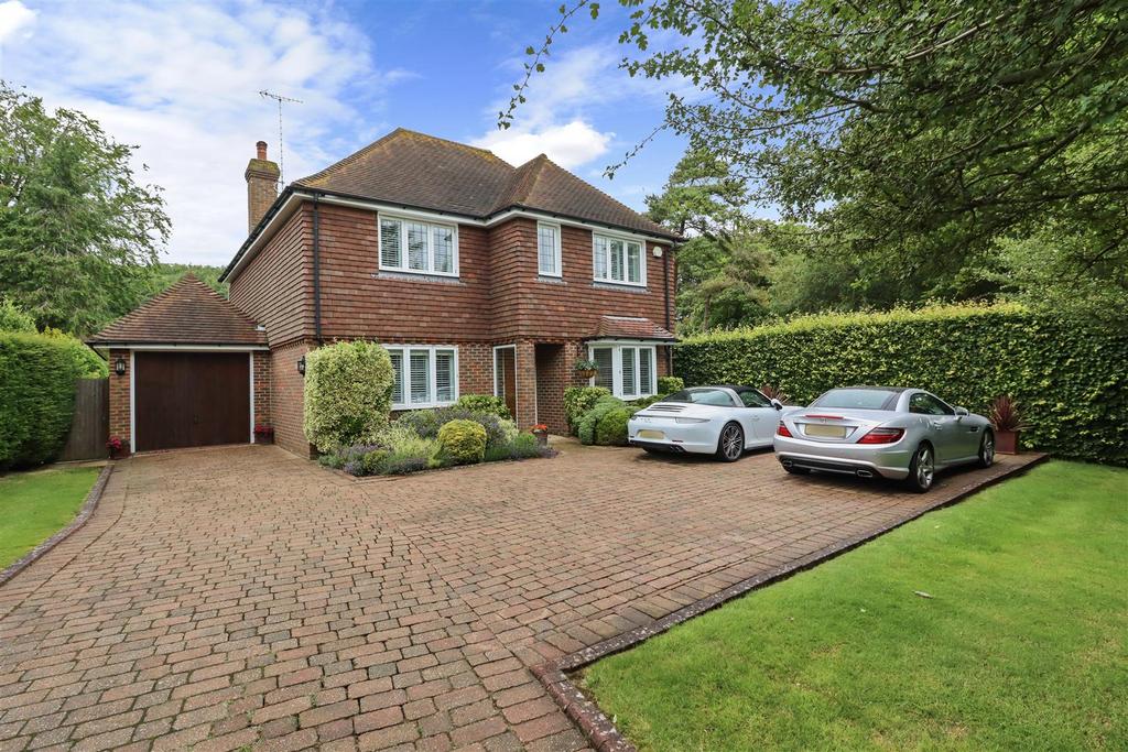 Walnut Tree Walk, Eastbourne BN20 4 bed detached house for sale - £850,000