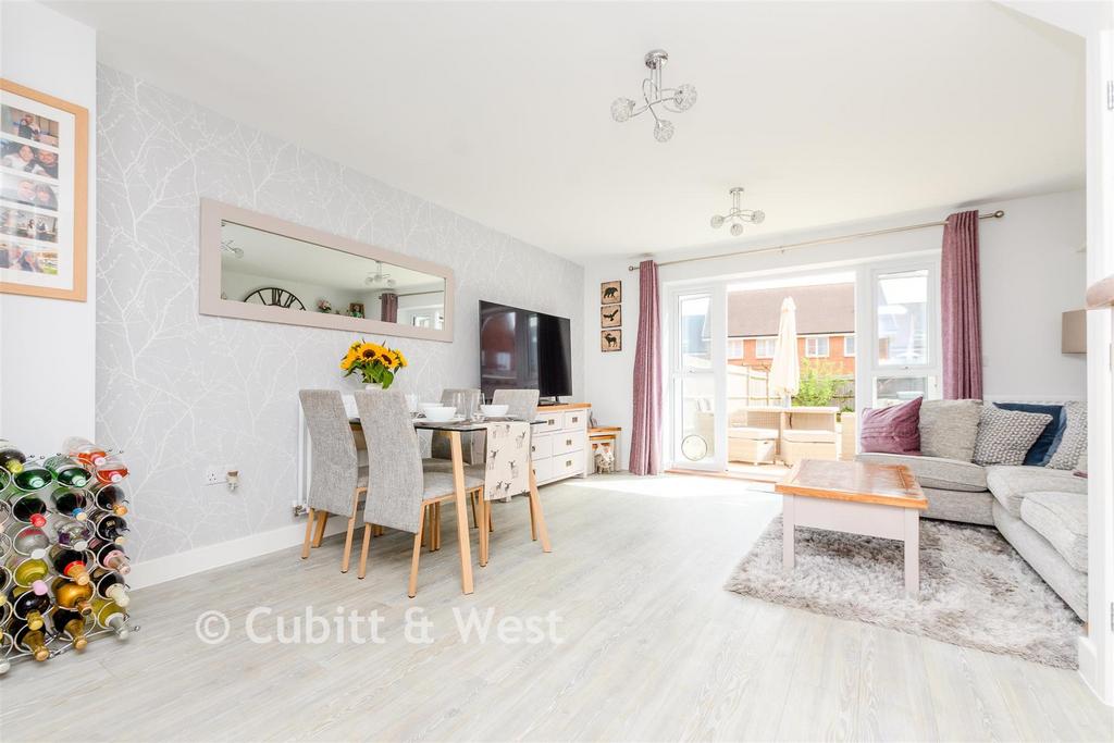 Illett Way, Faygate RH12 2 bed end of terrace house - £247,500