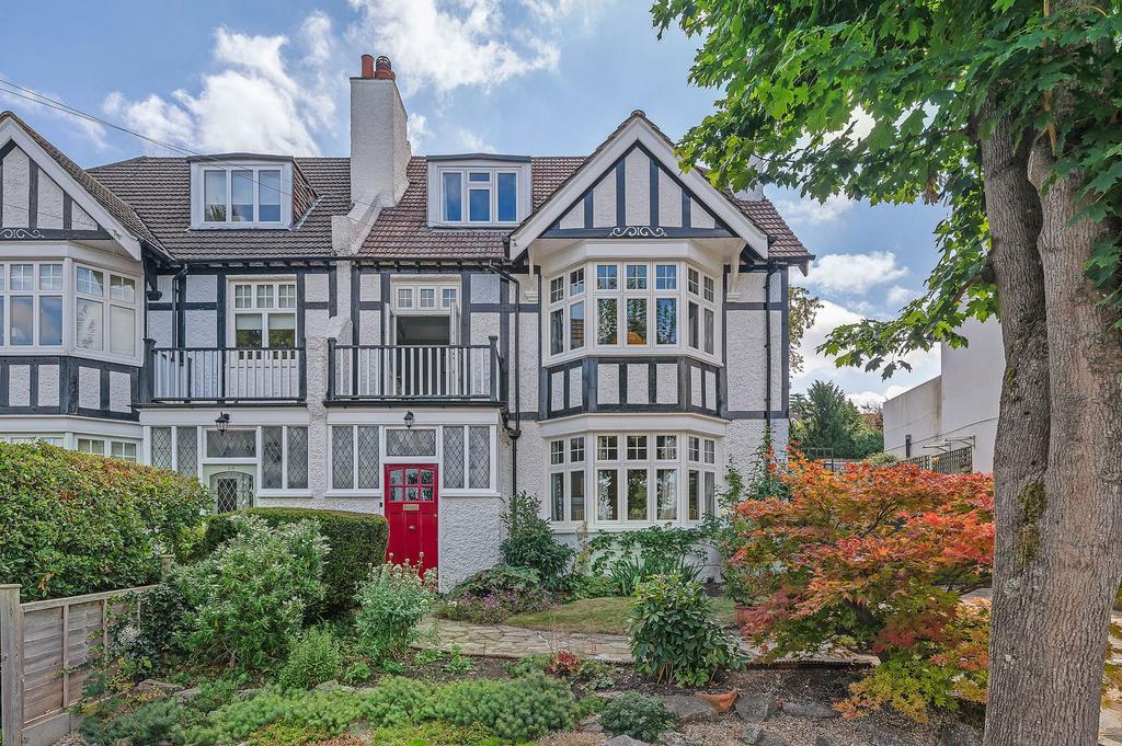 Heathhurst Road, South Croydon CR2 5 bed semi-detached house - £800,000