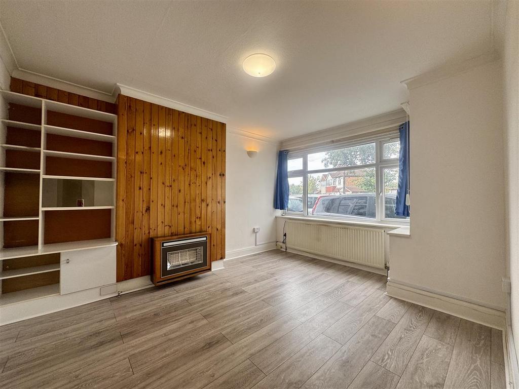 Streatfield Road, Kenton, Harrow 3 bed semi-detached house - £2,395 pcm ...