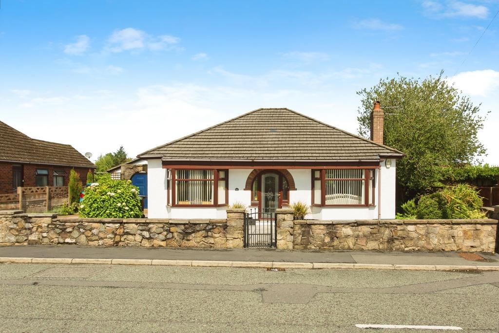 Shevington Moor, Wigan WN6 2 bed bungalow for sale - £350,000