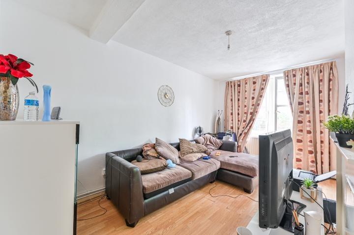 Keston House, Kinglake Estate... 2 bed flat - £285,000