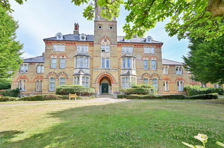 Elizabeth House, Keele Close... 3 bed flat for sale - £330,000