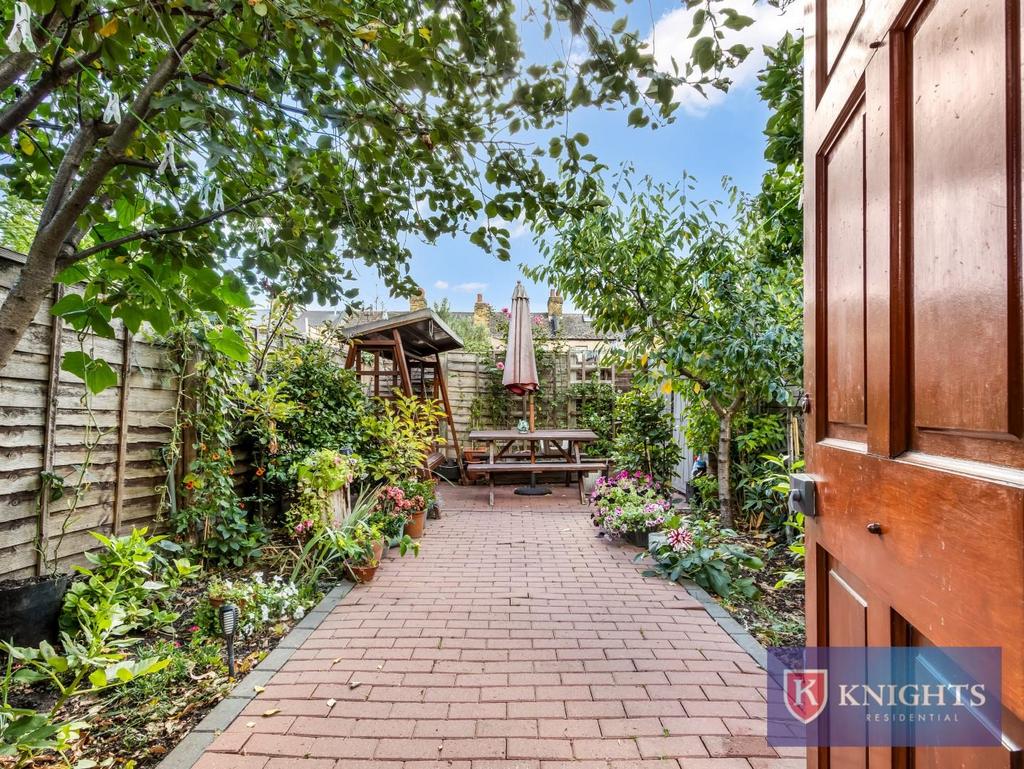 Lopen Road, London, N18 2 bed house for sale - £450,000