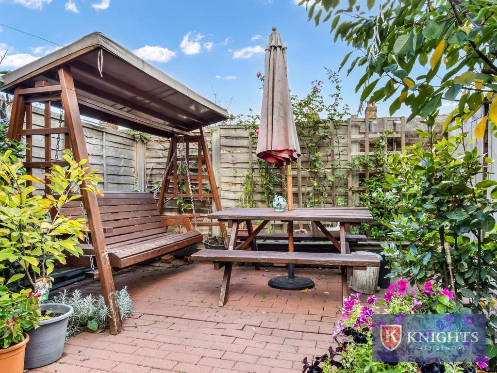 Lopen Road, London, N18 2 bed house for sale - £450,000