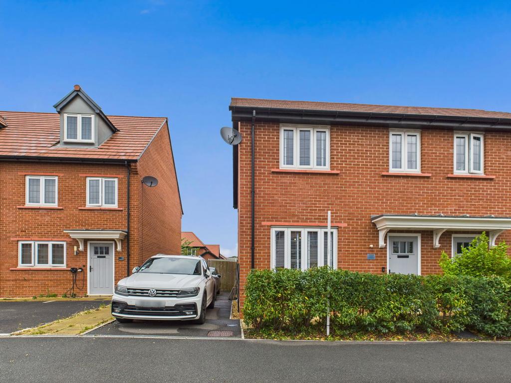 Wheatfield Drive, Crewe CW1 3 bed semi-detached house for sale - £235,000