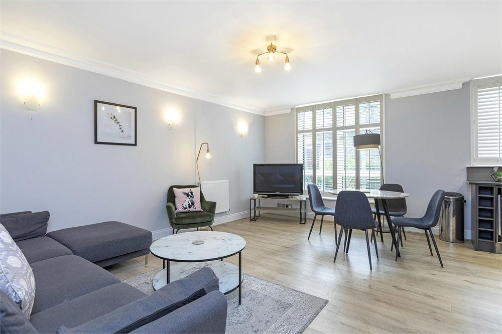 Lapwing Court, 6 Swan Street, London... 2 bed flat - £2,860 pcm (£660 pw)