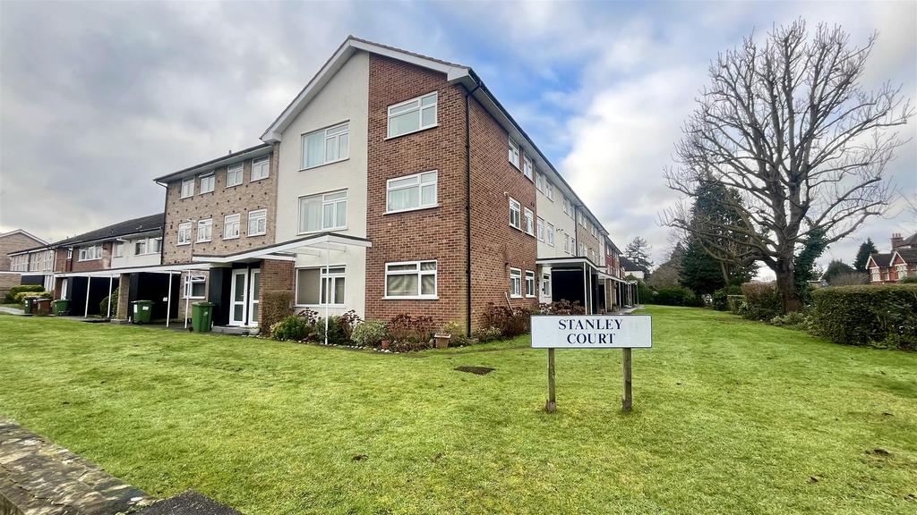 Stanley Road, Sutton SM2 2 bed maisonette to rent - £1,700 pcm (£392 pw)