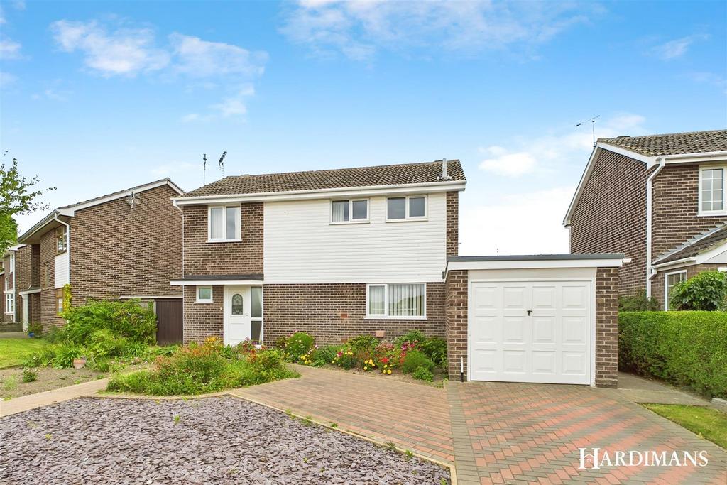 Spencer Drive, Lowestoft 3 bed detached house - £285,000