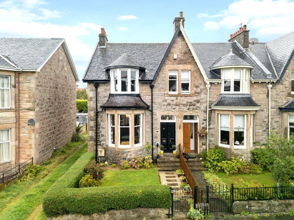 9 Craigendoran Avenue, Helensburgh... 4 bed end of terrace house for ...