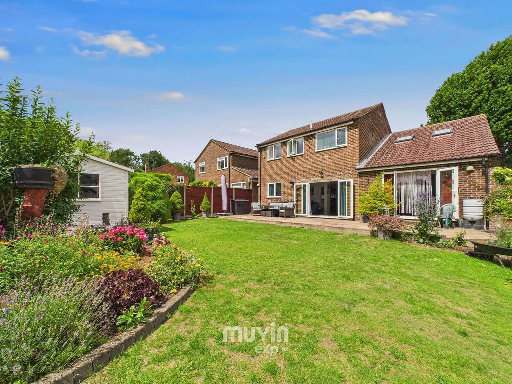 Marshbarns, Bishop's Stortford CM23 5 bed detached house - £775,000