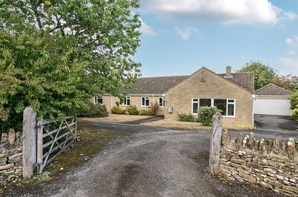 Wadswick Lane, Neston 4 bed bungalow - £625,000