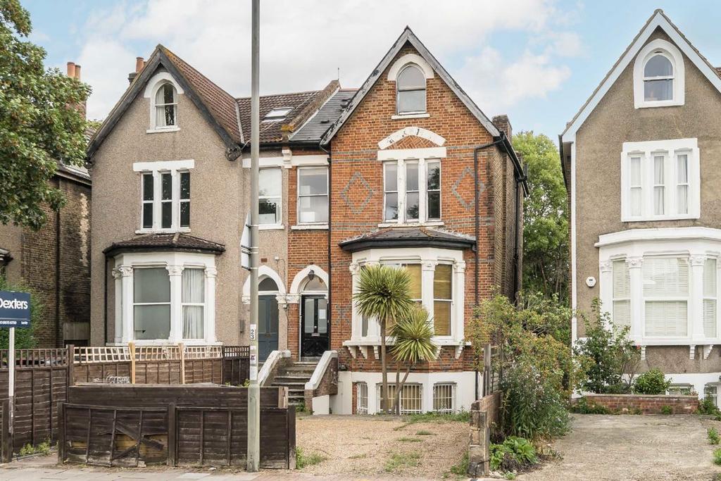 Bedford Hill, London SW12 2 bed flat - £2,500 pcm (£577 pw)