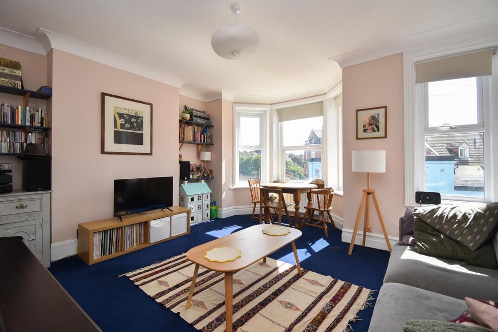 Tower Road West, St. Leonards-On-Sea 3 bed flat for sale - £250,000