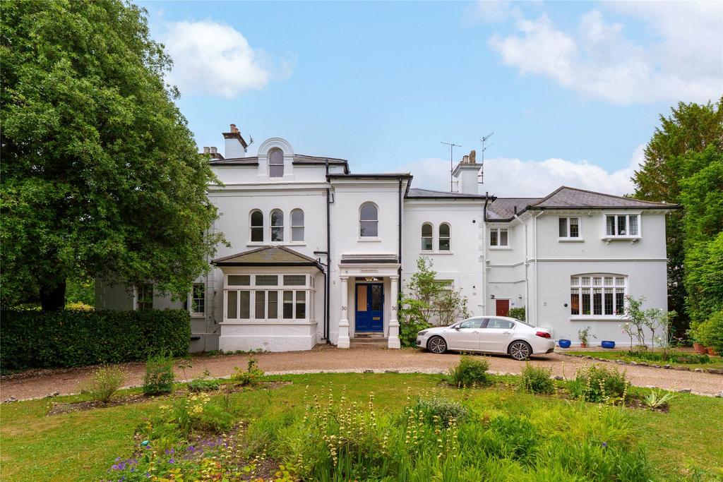 Wray Park Road, Reigate, Surrey, RH2 2 bed apartment - £1,500 pcm (£346 pw)