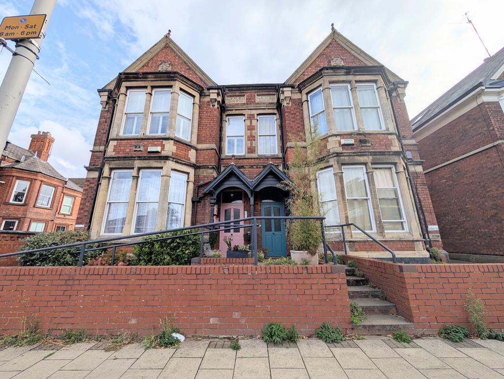 London Road, Kettering, NN16 1 bed flat - £750 pcm (£173 pw)