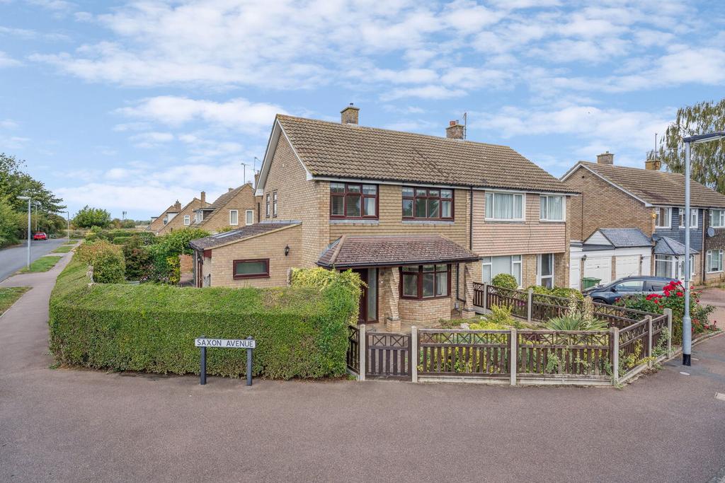 Saxon Avenue, Hitchin SG5 3 bed semi-detached house - £375,000