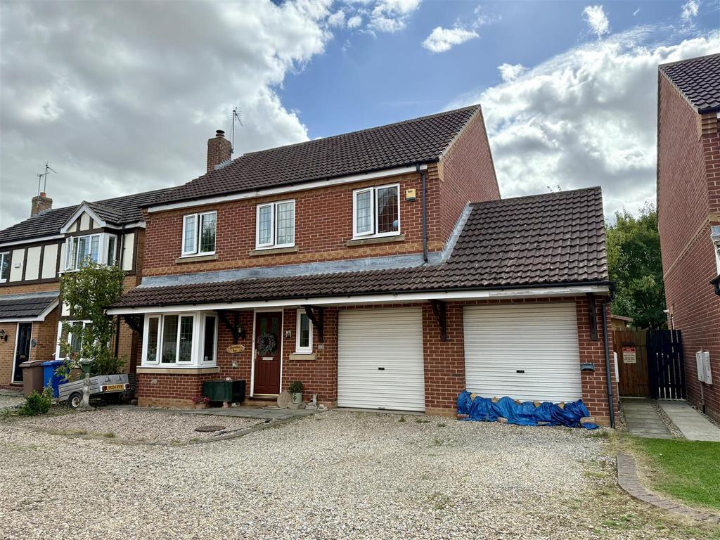 Hazel Crescent, Gilberdyke, Brough 4 bed house for sale - £270,000