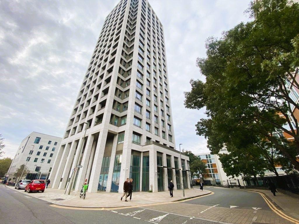 10 Grant Road, London SW11 2 bed apartment to rent - £3,300 pcm (£762 pw)