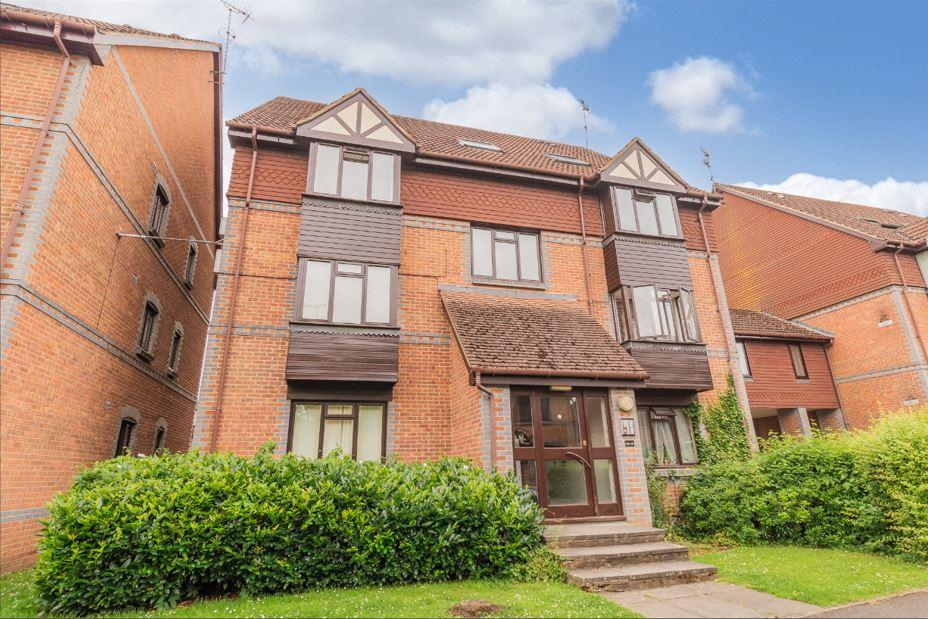 Rowe Court, Grovelands Road, Reading... 1 bed flat to rent - £1,100 pcm ...
