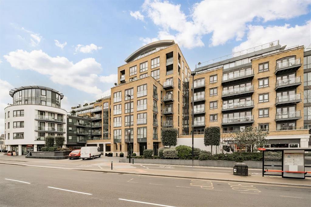 8 Kew Bridge Road, Brentford TW8 2 bed flat to rent - £3,200 pcm (£738 pw)