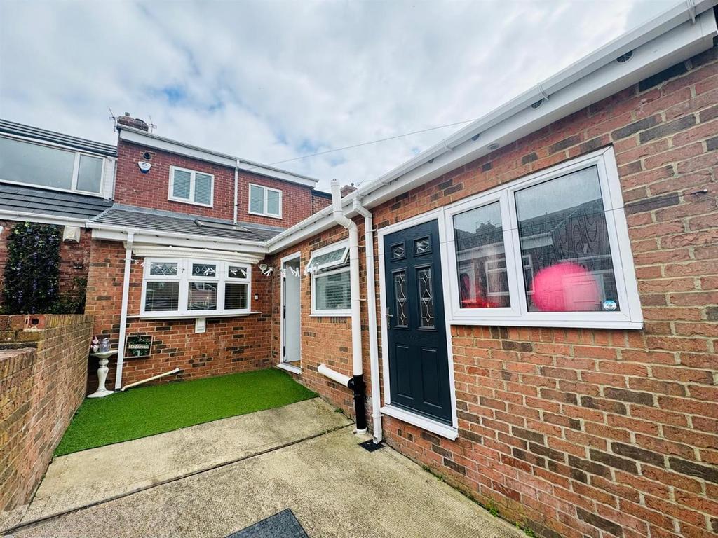 Summerson Street, Houghton Le Spring DH5 3 bed house - £100,000