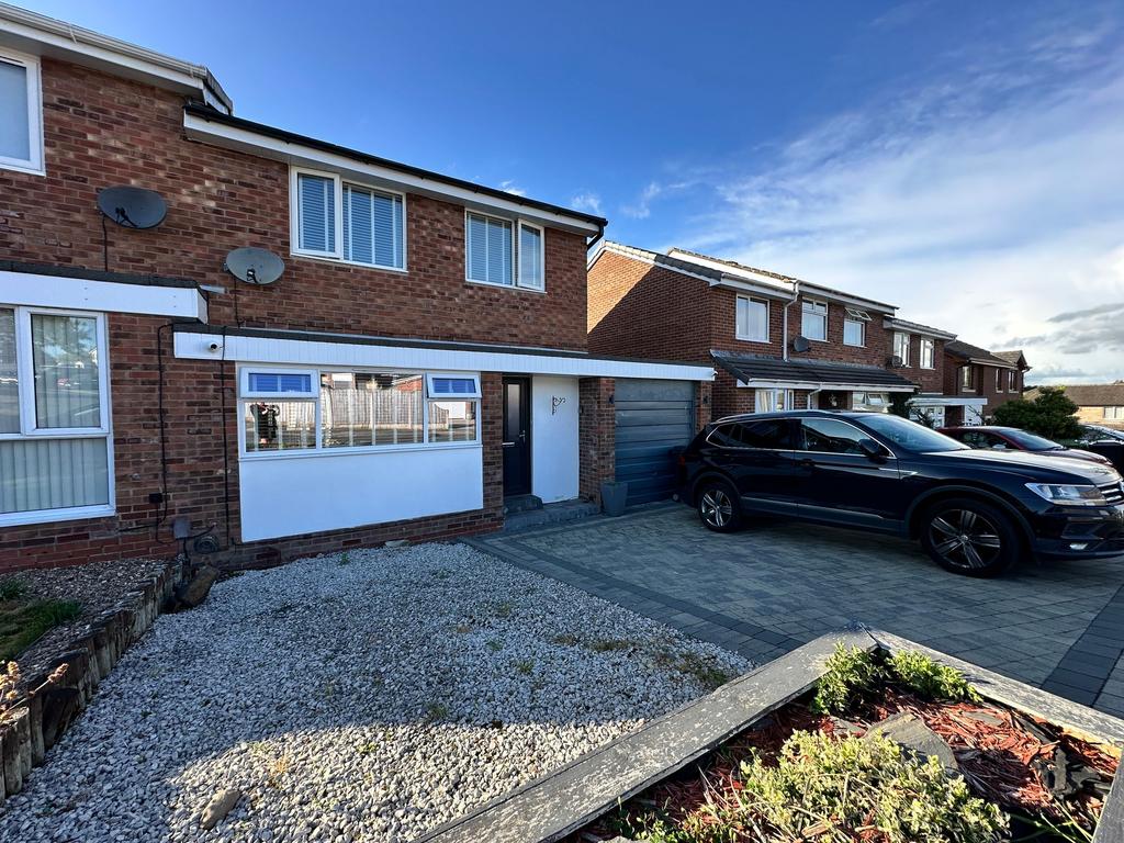 Chesterholm, Carlisle CA2 3 bed semi-detached house - £225,000