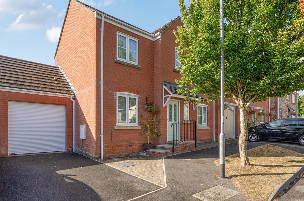 Windsor Crescent, Chard, Somerset, TA20 3 bed end of terrace house for ...