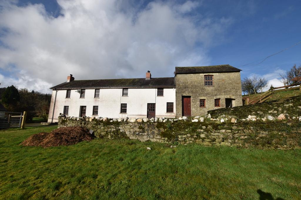 Tregroes, Llandysul SA44 4 bed property with land for sale - £550,000