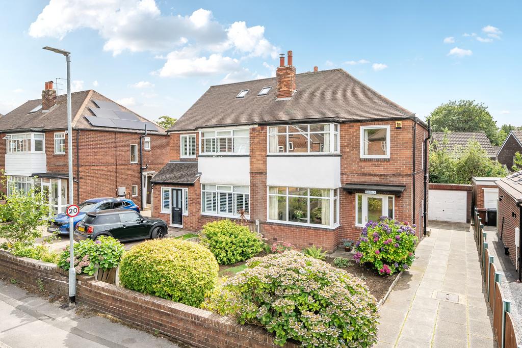 Gledhow Grange View, Leeds LS8 3 bed semi-detached house for sale - £ ...