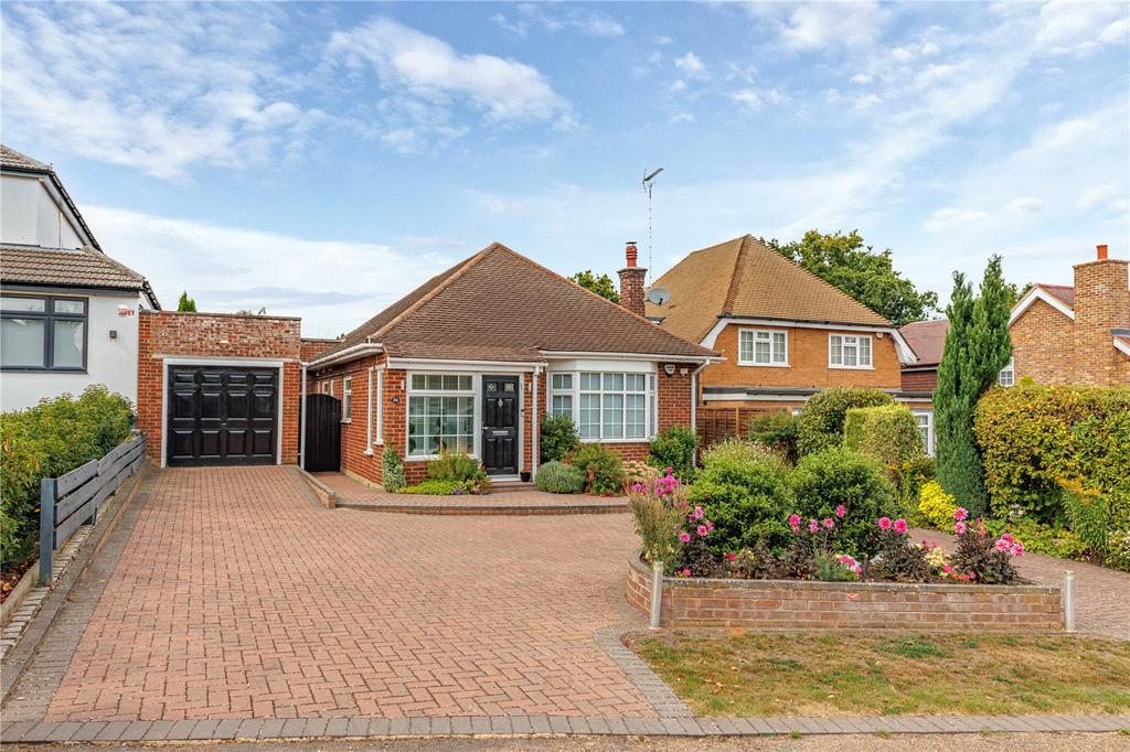 Links Drive, Radlett, Hertfordshire, WD7 2 bed bungalow for sale - £ ...