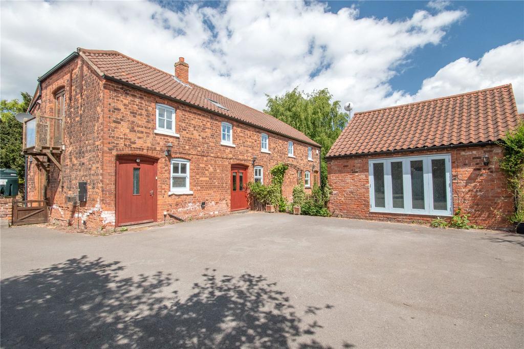 Neap House, Scunthorpe, North... 4 bed property - £300,000