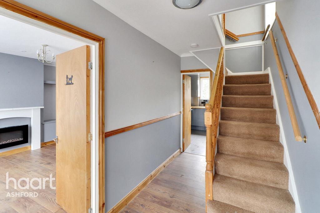 Simons Avenue, ASHFORD 4 bed semi-detached house - £1,650 pcm (£381 pw)
