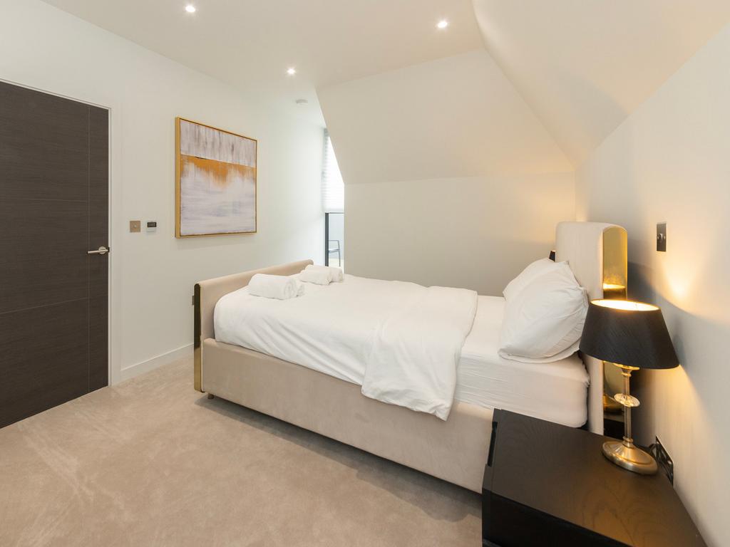 Duke Street, Reading, RG1 1 bed flat - £2,750 pcm (£635 pw)