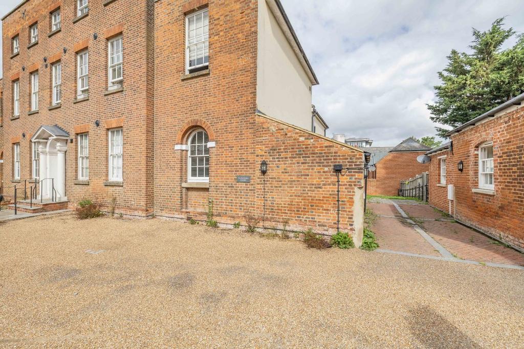 Barton Mill Road, Canterbury, Kent, CT1 2 bed maisonette - £220,000
