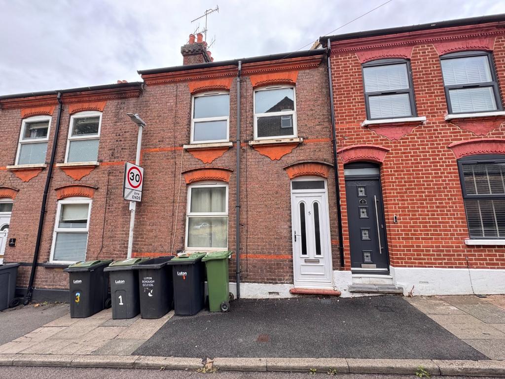 Cowper Street Luton 2 bed terraced house - £200,000