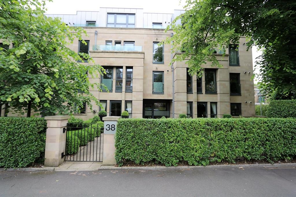 Hughenden Road, Glasgow, G12 2 bed flat - £1,395 pcm (£322 pw)