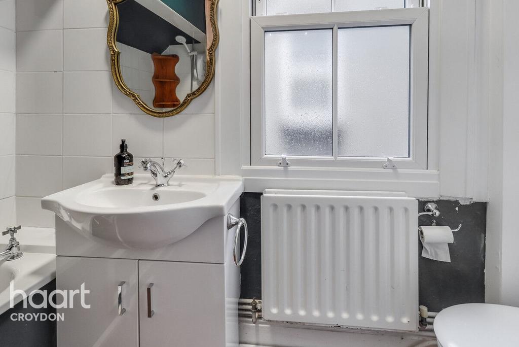 Mayfield Road, SOUTH CROYDON 1 bed flat - £1,250 pcm (£288 pw)
