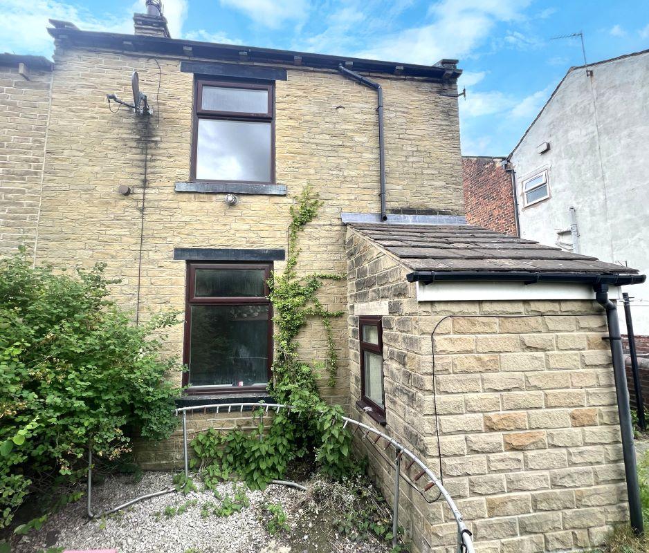 26 South Parade, Cleckheaton, BD19 3AA 2 bed end of terrace house - £20,000