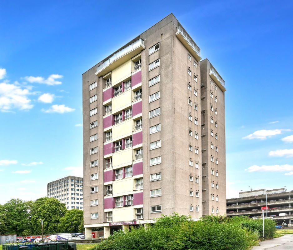 6 Edmunds Tower, Harlow, CM19 4AD 2 bed flat - £95,000