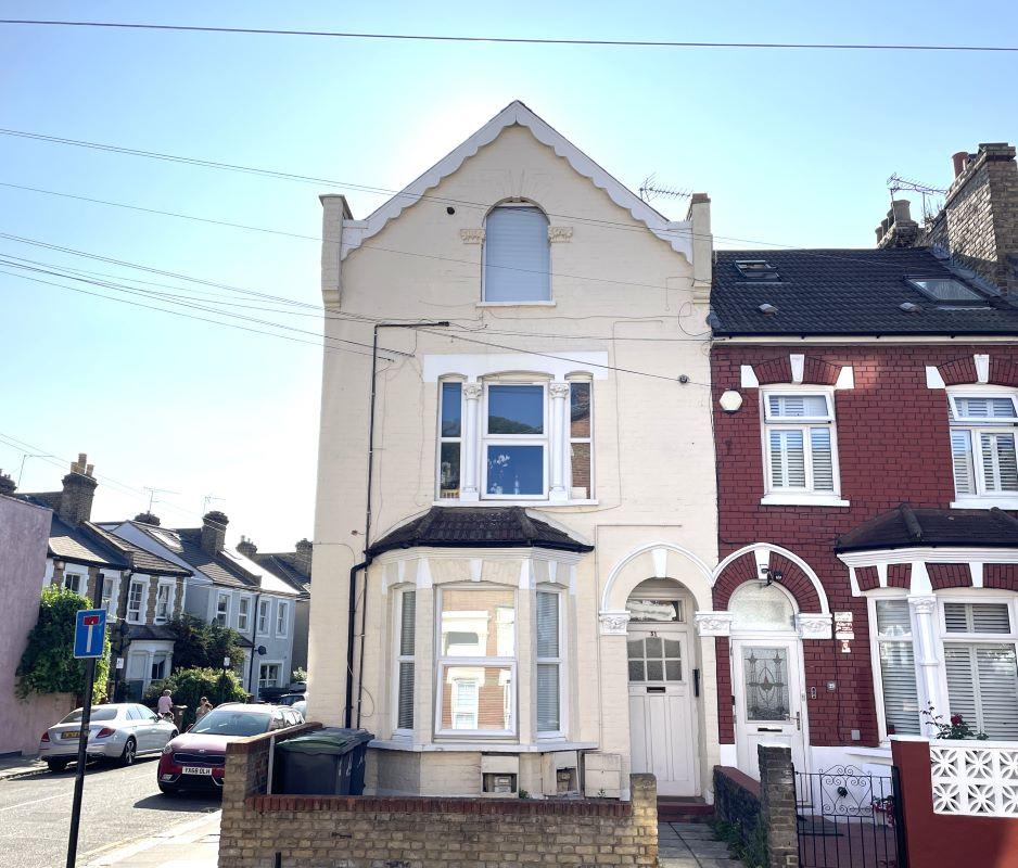31(C) Queens Road, Bowes Park, N11 2QJ 1 bed flat - £225,000