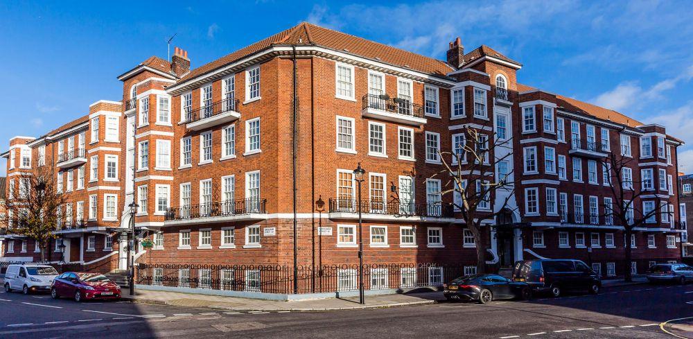 W1H 3 bed flat - £4,442 pcm (£1,025 pw)