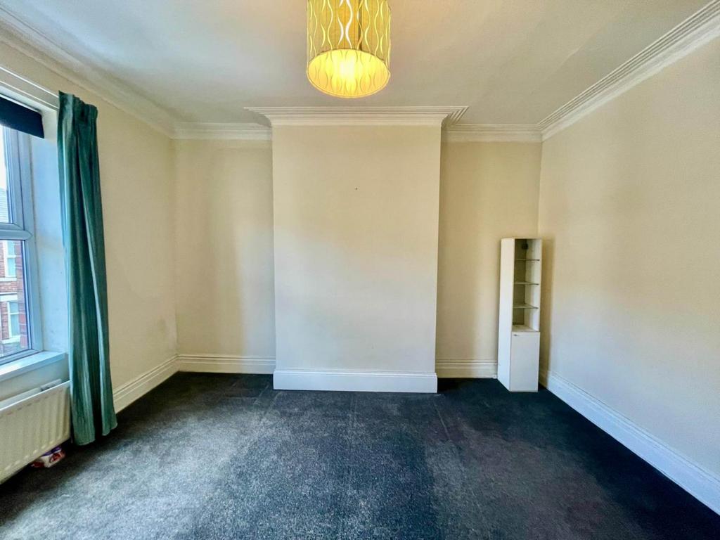 Goschen Street, Gateshead NE8 3 bed flat - £600 pcm (£138 pw)